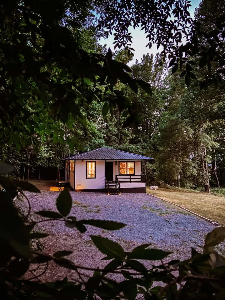 Black And White Cabin On Tranquil Three Acres - Charlotte, NC