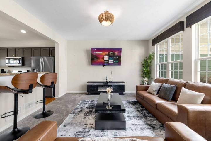 Luxury 4 Bedroom Home Elgin - Elgin, IL