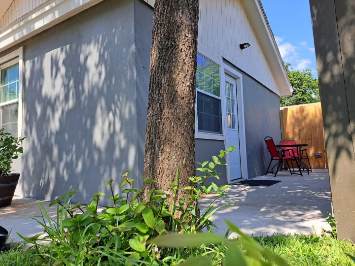 Private Suite Q Bed+ Br With Small Fridge, Lrg Tv - McAllen, TX