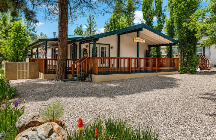 Cool Fall Escape | Near Flagstaff, Firepit + Deck - Munds Park, AZ