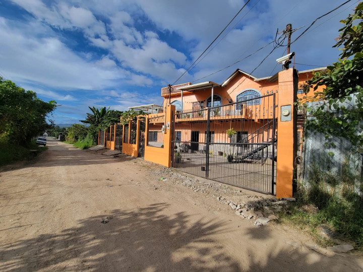 2nd Floor Guest House - Honduras