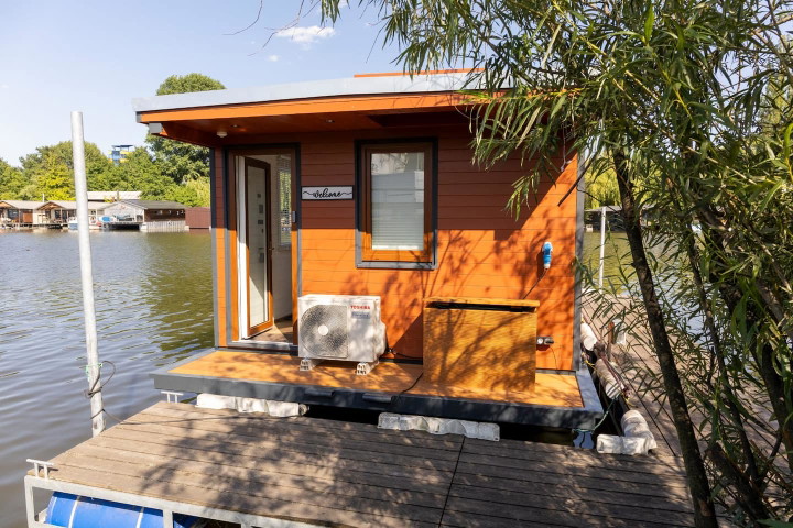 Houseboat Daisy Free Parking,free Motor Boat, A/c - Prague