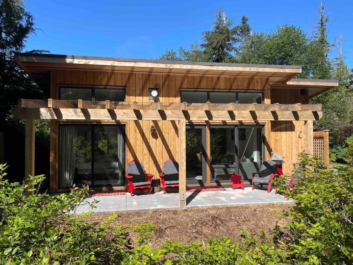 Private Cozy Modern Rainforest View Cabin - Tofino