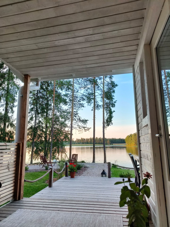 Viihtyisä Mökki Järven Rannalla - Suomi