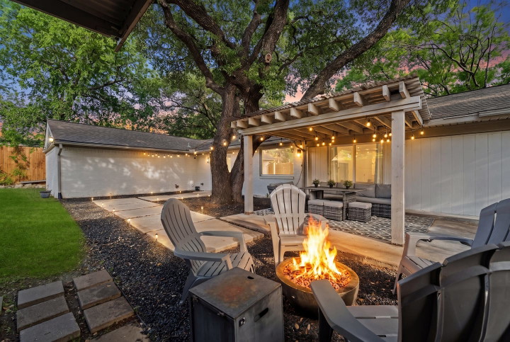 The Dream House  4br Fire Pit  Sleeps 8 - Carrollton, TX