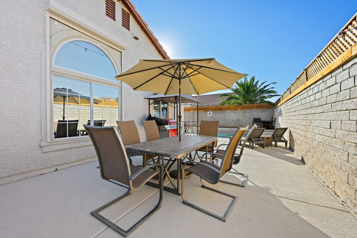 Tropical Vegas Villa W/ Pool - Entire Place - Las Vegas