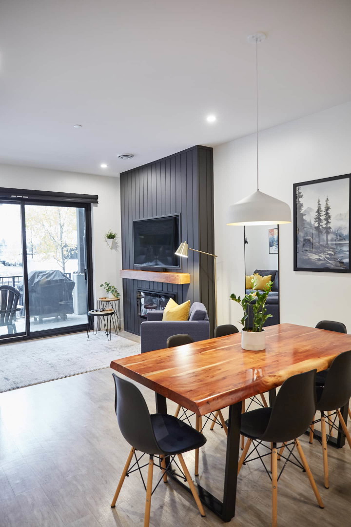 Ripper Retreat: Prime 2br W/ Mountain View Hot Tub - Revelstoke
