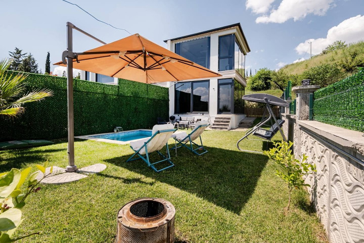 4 Deluxe Villas: Heated Pool, Fire Pit - Gebze