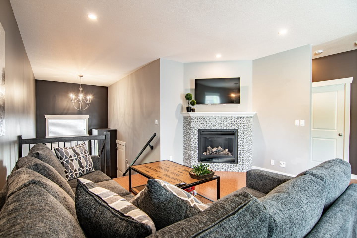 Modern 3br/2bth Upstairs Suite - 紅鹿市