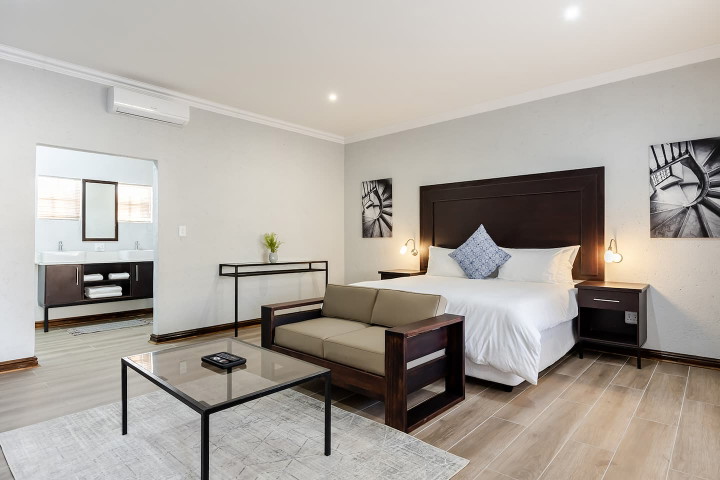 Deluxe King Bedroom - Nelspruit