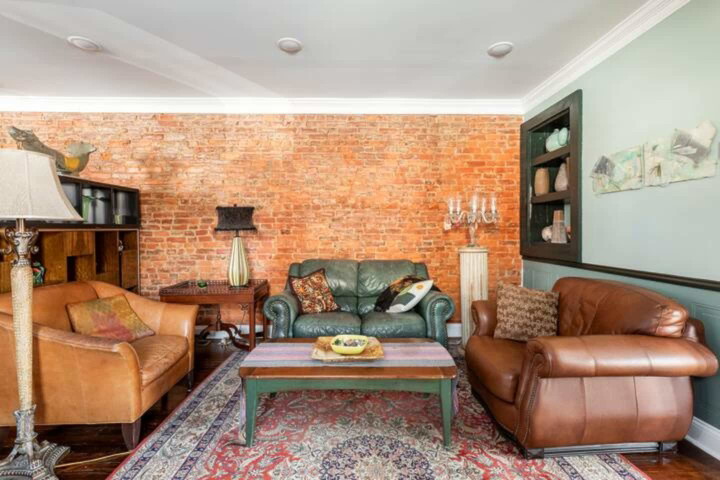 Ca Superhosts Move Back To Philly - Chestnut Hill, PA