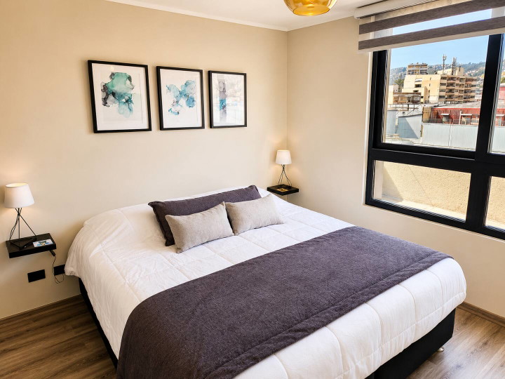 Centrally Located Apartment With Terrace + Parking - Valparaíso