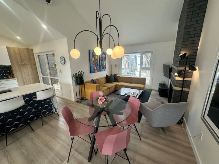 Executive 3 Bedroom Steps From 124 Street! - Edmonton, Canada
