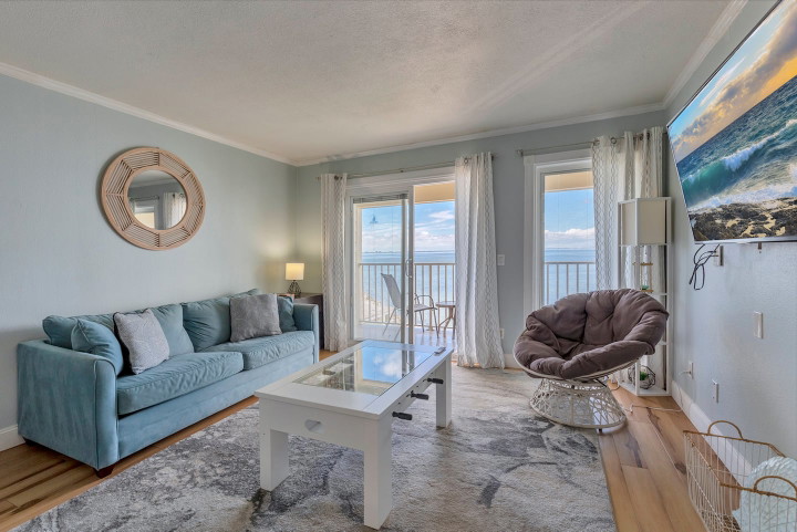 367- Serene Waterfront Condo - Tampa, FL