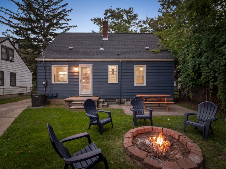 Designer Detroit Retreat | 3br W/ Game Room, Ev - Livonia