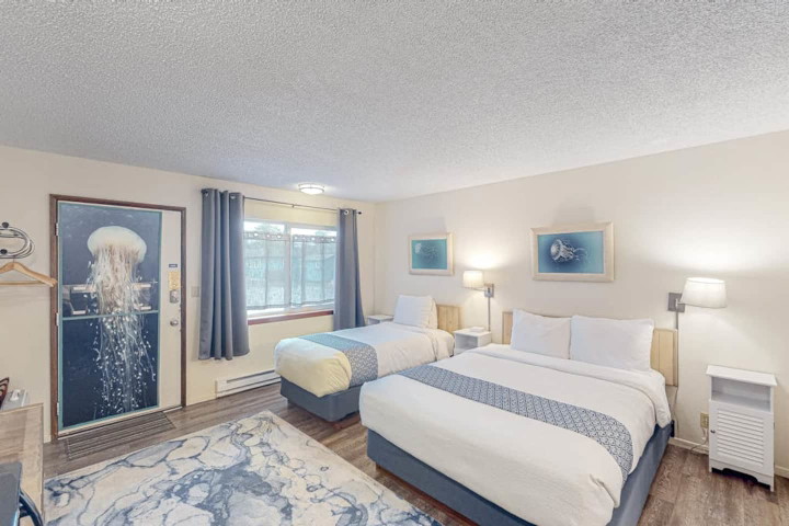 Downtown Dog Friendly Studio | Wifi | Kitchenette - Bandon, OR