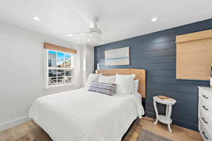 Nestled In The Heart Of Corona Del Mar's Coveted "Flower Streets," 216 Fernleaf Ave Is The Quintessential Coastal Cottage That Captures The Effortless Charm And Laid-back Luxury Of Classic Socal Beach Living. Come Enjoy  Vacation Corona Del Mar. - Newport Beach, CA
