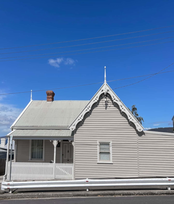 West Hobart Cottage With River And City Views - Hobart