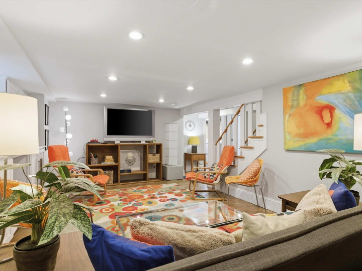 Charming 4br Bungalow - Steps To Clarendon Metro - Arlington, VA