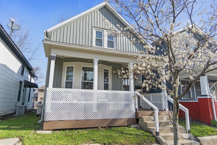 Charming 2br  2-min Walk To Downtown Attractions - Fort Wayne, IN