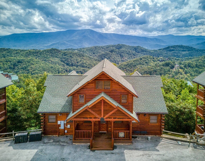 Holy Cow!!! 16 Bedroom Luxury! Puppy Spa / Pool / Views, Got It All! - Tennessee