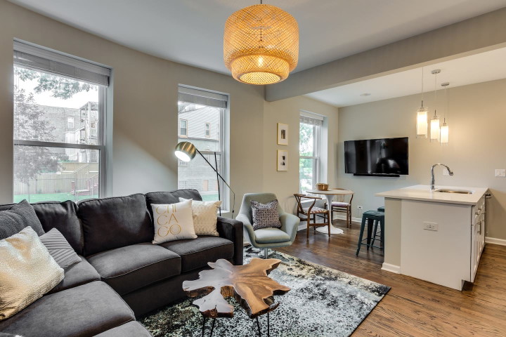 Vibrant & Stylish 4 Bed Condo Near Humboldt Park - Chicago, IL