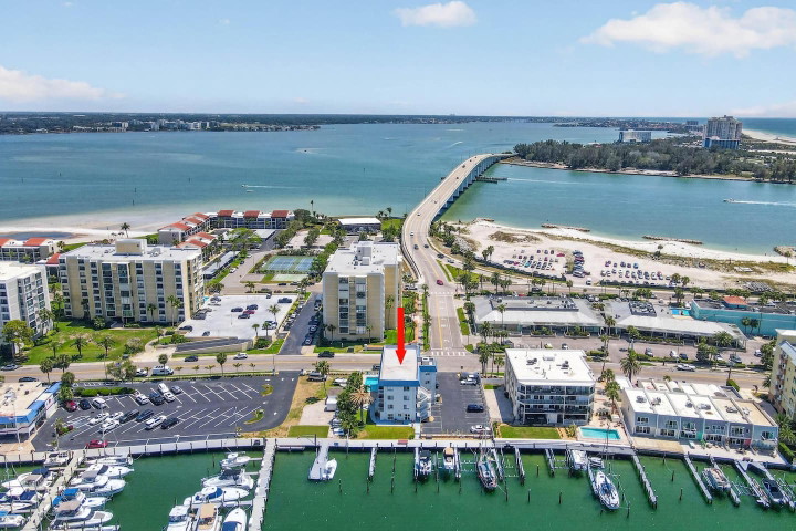 Clearwater Beach Luxury Condo Waterfront Bayview - Clearwater, FL