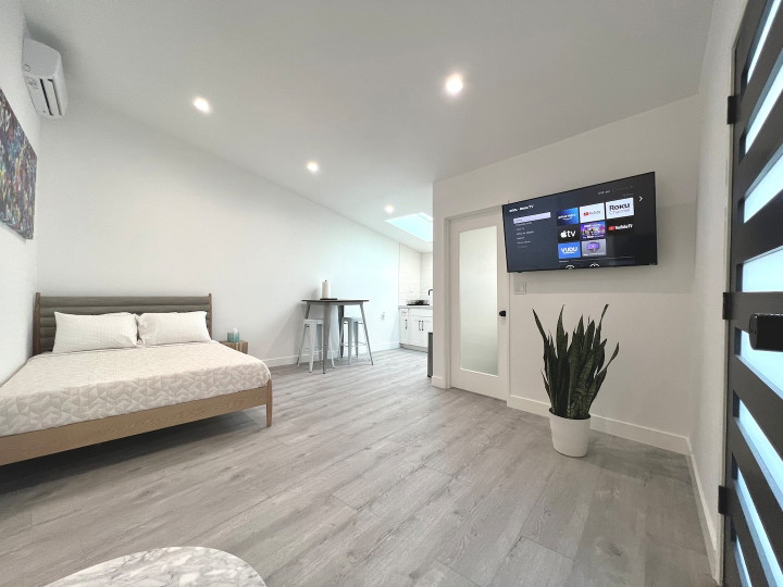 Spacious Unit In The Heart Of Los Angeles - Beverly Hills, CA