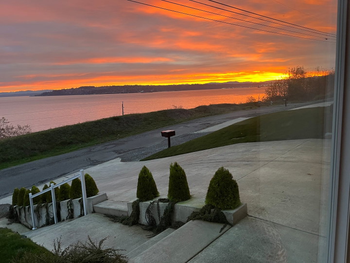 Spectacular Waterfront And Mountain Views - Tacoma, WA