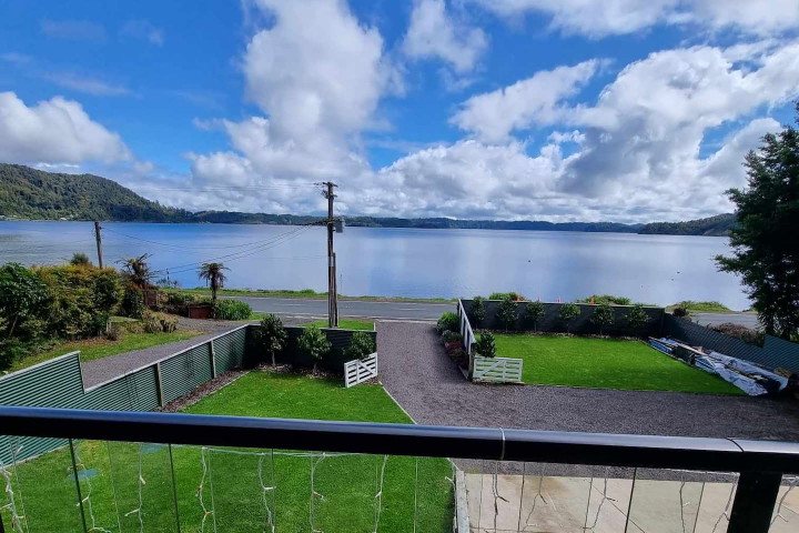 Lakefront Retreat With Spectacular Views - Kawerau