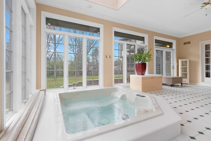 Manor On Terraview/hot Tub/7br/ 7,200sqft - Green Bay, WI