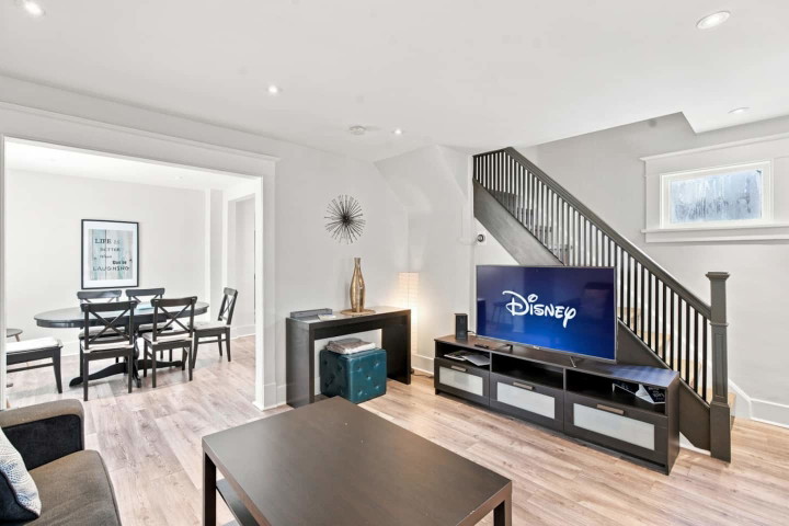 Mins To Falls 3br/2ba Retreat Near Clifton Hill - Niagara Falls