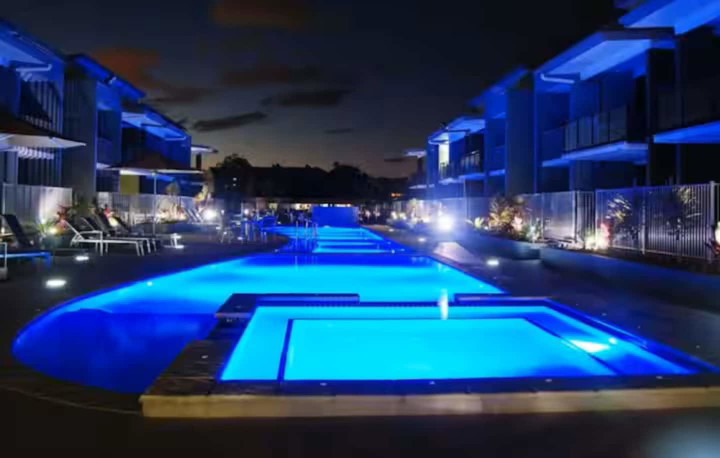 Luxury 4 Star Studio Pool Views, Beach, Eateries. - Australia