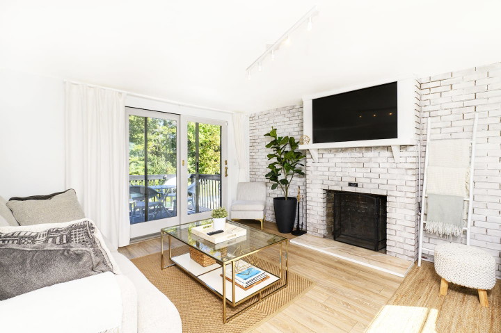Upstairs Stay With Shared Pool Near Yale - New Haven, CT