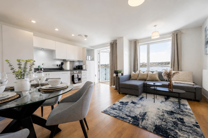 Stunning 4th-flr Views | Sleeps 4 + Parking - Chatham