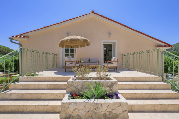 2 Adjoining Private Accommodations - Grasse