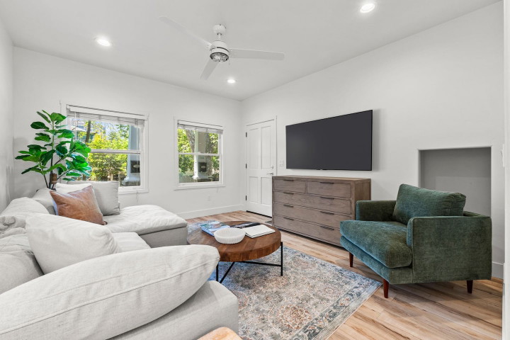 Tranquil Midtown Haven With Tree-lined Charm - Sacramento, CA