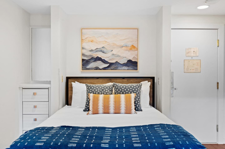 Ski-in/out Modern Downtown Studio Condo-mtn Views - Breckenridge, CO