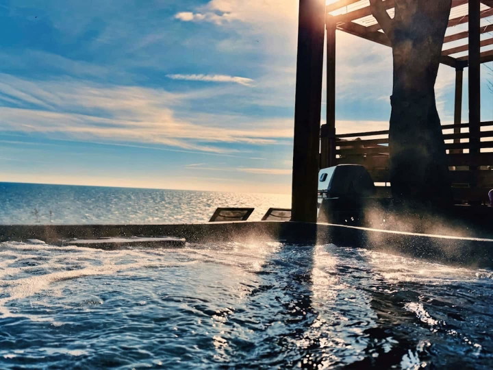 Cedar Sauna + Hot Tub On A Lake Erie Bluff - Ontario