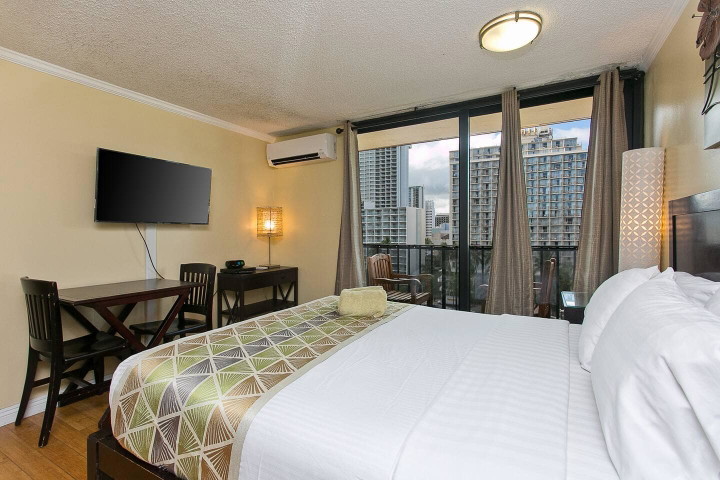 Bamboo 1005 Central Waikiki Queen Studio,pool,ac - Honolulu, HI