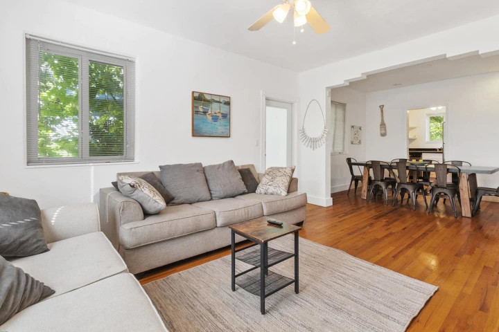 Oasis In The Heart Of Coral Gables W/ Parking - Coral Gables, FL