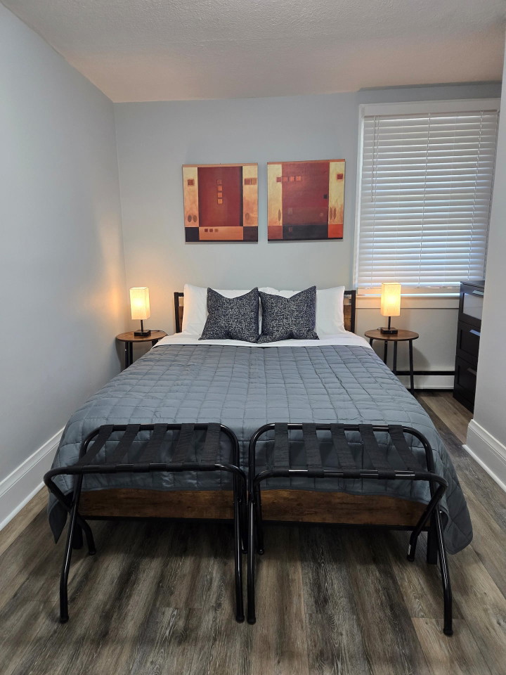 Modern Suite Downtown, Private Entrance & Kitchen - Sault Ste. Marie