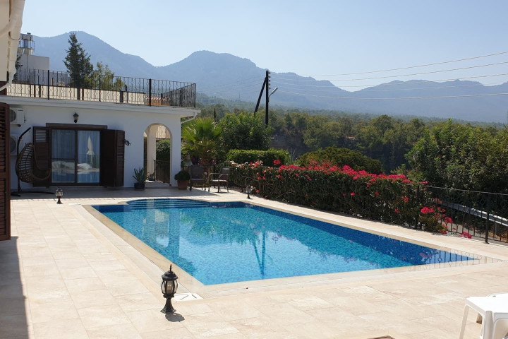 Tranquility Is A Four Bedroom Villa In Girne - Chipre
