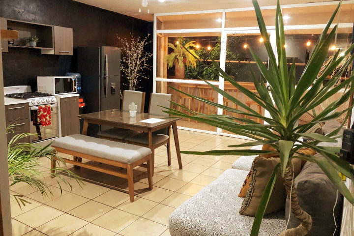 Unique Design W/ Balcony String Light Vibe!! Netflix, Disney+, Hbo Max & More!! - Zamora