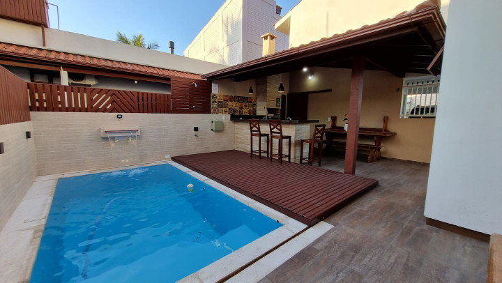 Casa Com Piscina - 4 Quartos - 700 Metros Da Praia - Florianópolis