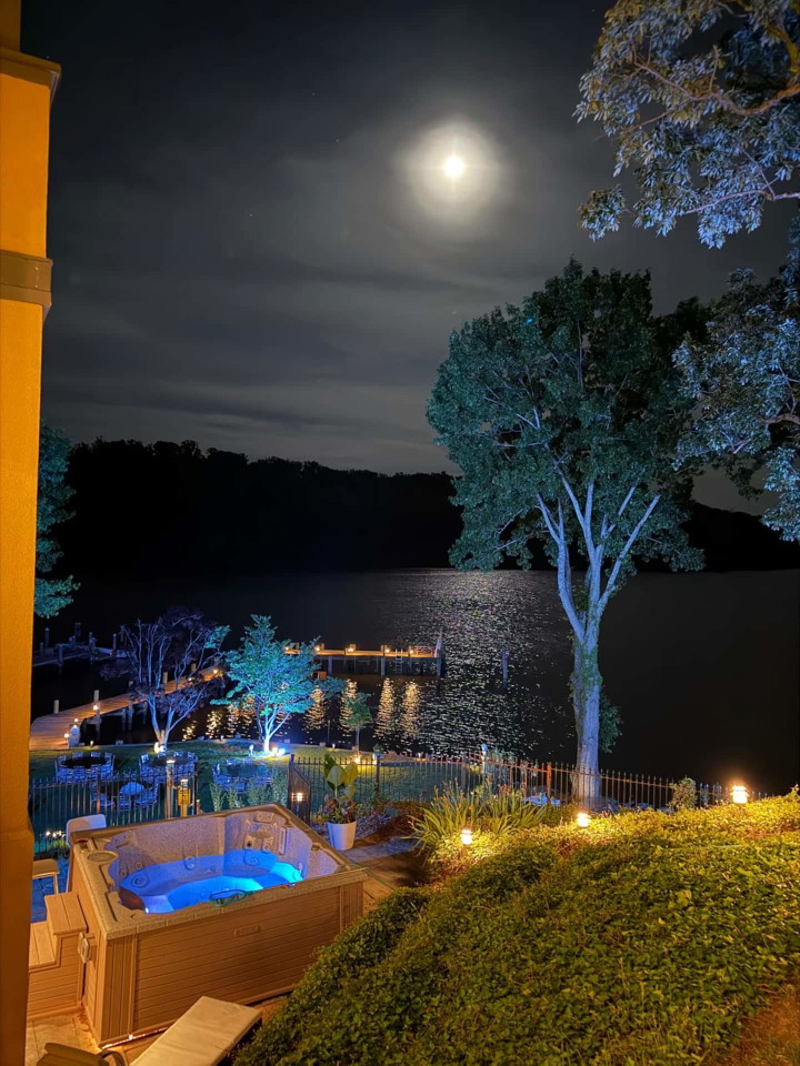 Luxury Waterfront Retreat Near National Harbor - Waldorf, MD