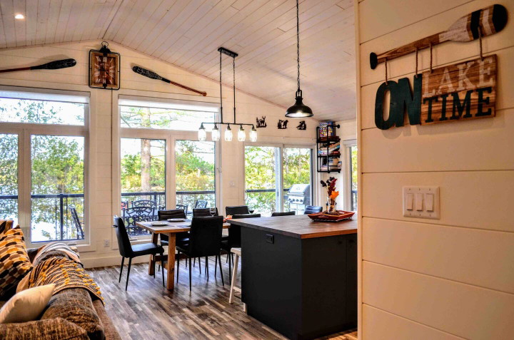 Muskoka Luxe Modern Lakefront Cottage Rooftop Dock - Huntsville