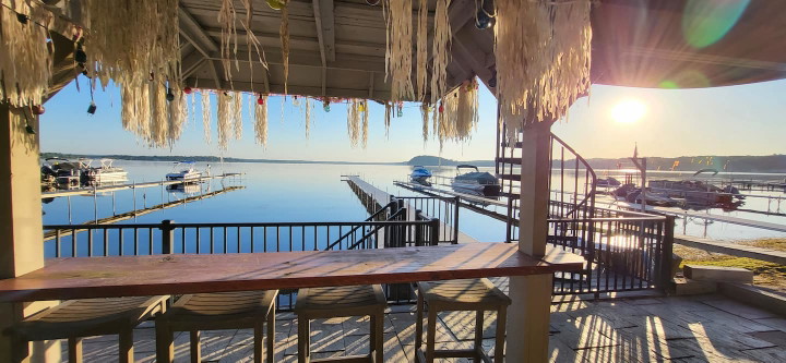1st Floor Lakefront, 160 Ft Dock, Tiki Bar Patio - Saratoga Springs, NY