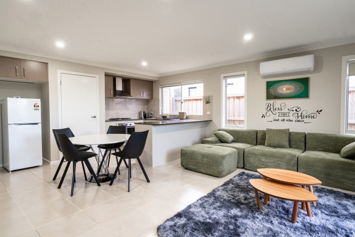 Modern 4br Family Home | Ev Charger & Parking - Werribee