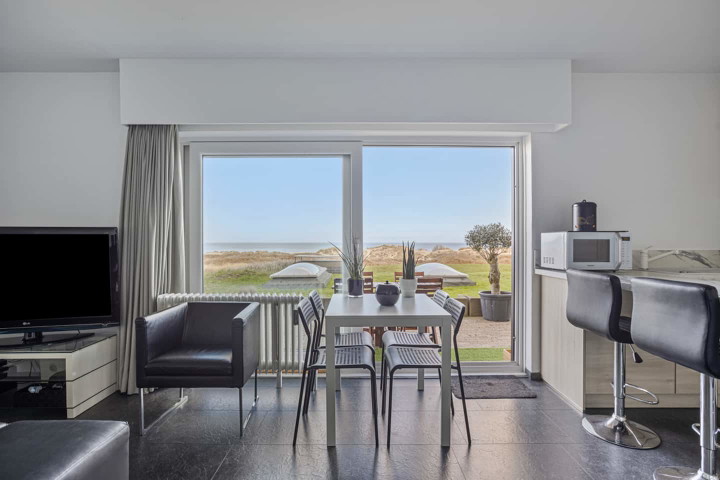 Ground Floor Apartment With Sea And Pool View - De Panne